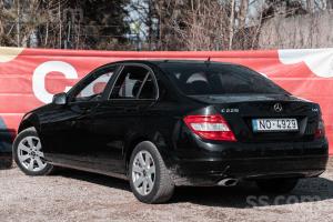 Melns Mercedes-Benz c-220 2009 Rīga, ar dzinēja tilpumu 2.10 L un nobraukumu 282 tūkst. km par 5000 €, foto 5 vietnē AUTOMOTO.COM.LV