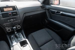 Melns Mercedes-Benz c-220 2009 Rīga, ar dzinēja tilpumu 2.10 L un nobraukumu 282 tūkst. km par 5000 €, foto 8 vietnē AUTOMOTO.COM.LV