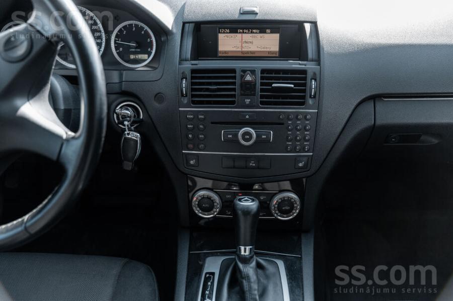 Melns Mercedes-Benz c-220 2009 Rīga, ar dzinēja tilpumu 2.10 L un nobraukumu 282 tūkst. km par 5000 €, foto 9 vietnē AUTOMOTO.COM.LV