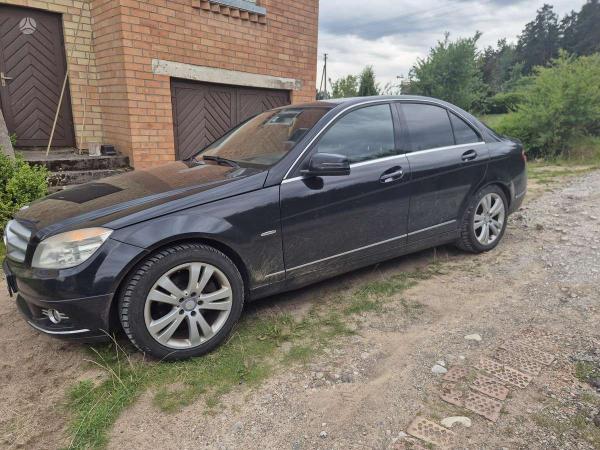 Melns Mercedes-Benz c-220 2009 Šauļi, ar dzinēja tilpumu 2.15 L un nobraukumu 361 tūkst. km par 2650 €, foto 4 vietnē AUTOMOTO.COM.LV