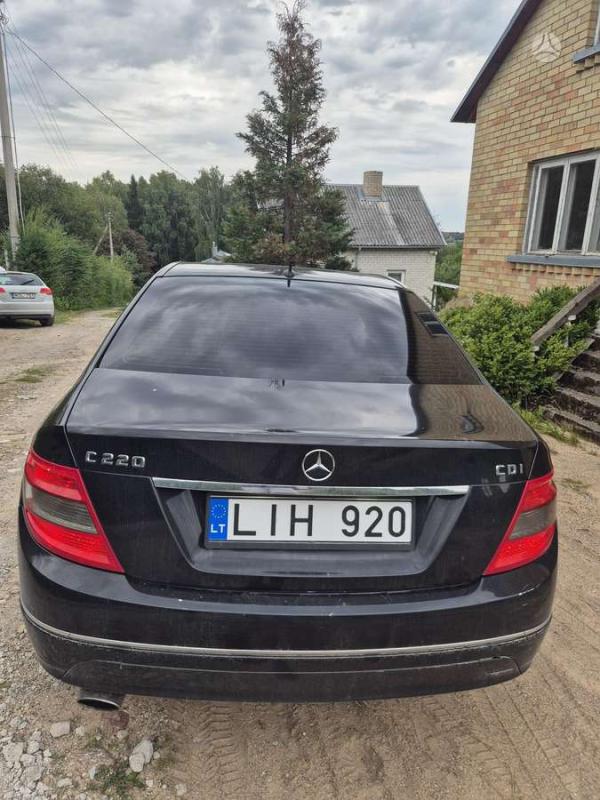 Melns Mercedes-Benz c-220 2009 Šauļi, ar dzinēja tilpumu 2.15 L un nobraukumu 361 tūkst. km par 2650 €, foto 5 vietnē AUTOMOTO.COM.LV