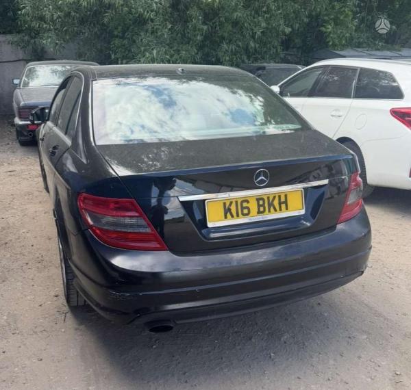 Melns Mercedes-Benz c-220 2009 Kauņa, ar dzinēja tilpumu 2.15 L un nobraukumu 330 tūkst. km par 1800 €, foto 2 vietnē AUTOMOTO.COM.LV