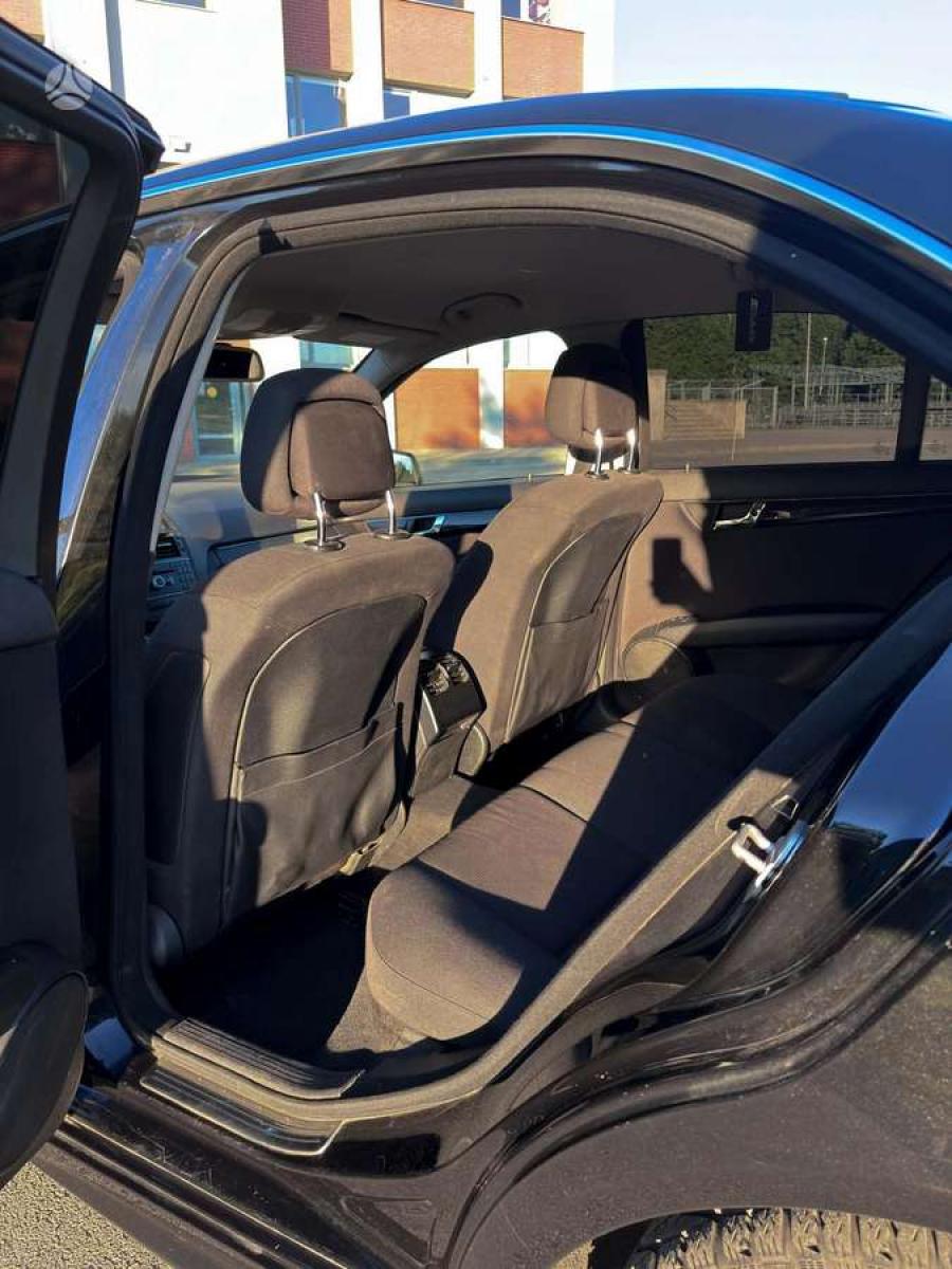 Черный Мерседес Ц 220 2010 в Алитус, объемом двигателя 2.15 л и пробегом 347 тыс. км за 4600 €, фото 9 на AUTOMOTO.COM.LV