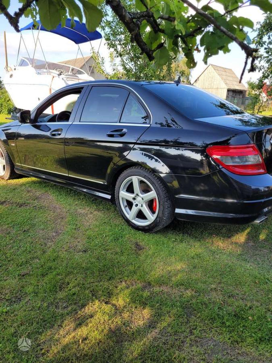 Black Mercedes-Benz c-220 2010 in Jurbarkas, with an engine capacity of 2.15 L and mileage of 268 thousand km for 5300 €, photo 3 on AUTOMOTO.COM.LV
