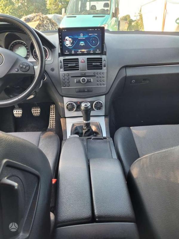 Black Mercedes-Benz c-220 2010 in Jurbarkas, with an engine capacity of 2.15 L and mileage of 268 thousand km for 5300 €, photo 4 on AUTOMOTO.COM.LV