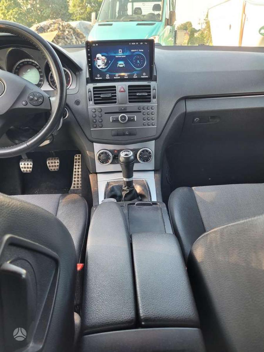 Black Mercedes-Benz c-220 2010 in Jurbarkas, with an engine capacity of 2.15 L and mileage of 268 thousand km for 5300 €, photo 5 on AUTOMOTO.COM.LV