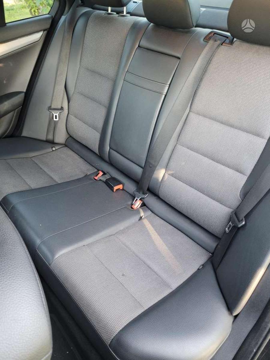 Black Mercedes-Benz c-220 2010 in Jurbarkas, with an engine capacity of 2.15 L and mileage of 268 thousand km for 5300 €, photo 9 on AUTOMOTO.COM.LV