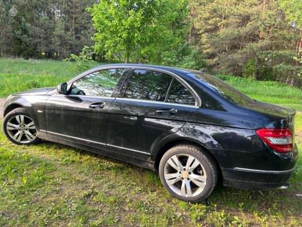 Black Mercedes-Benz c-220 2010 in Vilnius, with an engine capacity of 0.00 L and mileage of 340 thousand km for 2899 €, photo 2 on AUTOMOTO.COM.LV