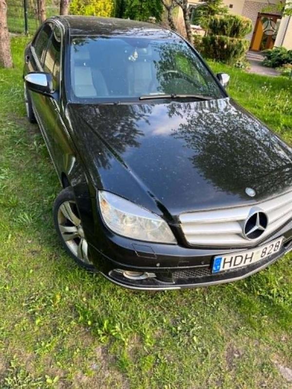 Black Mercedes-Benz c-220 2010 in Vilnius, with an engine capacity of 0.00 L and mileage of 340 thousand km for 2899 €, photo 3 on AUTOMOTO.COM.LV