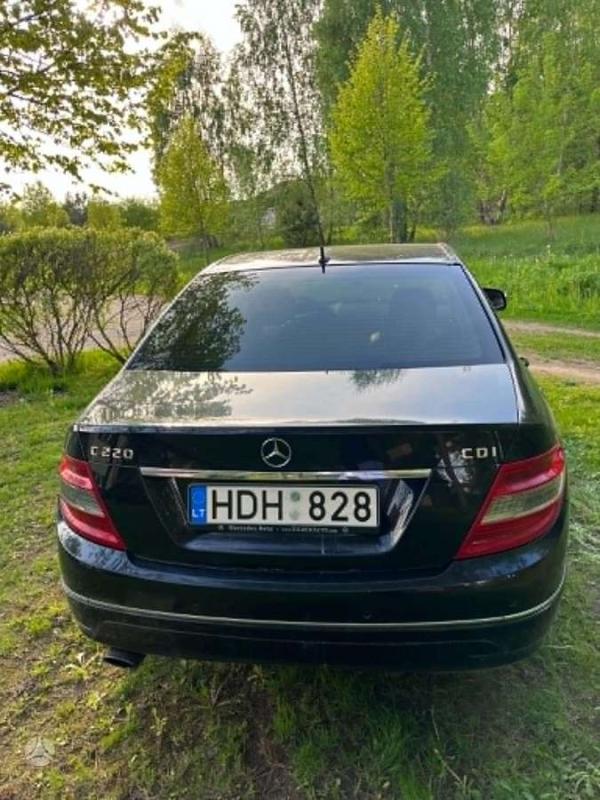 Black Mercedes-Benz c-220 2010 in Vilnius, with an engine capacity of 0.00 L and mileage of 340 thousand km for 2899 €, photo 5 on AUTOMOTO.COM.LV