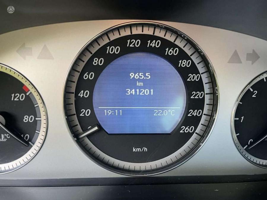 Черный Мерседес Ц 220 2010 в Вильнюс, объемом двигателя 0.00 л и пробегом 340 тыс. км за 2899 €, фото 10 на AUTOMOTO.COM.LV