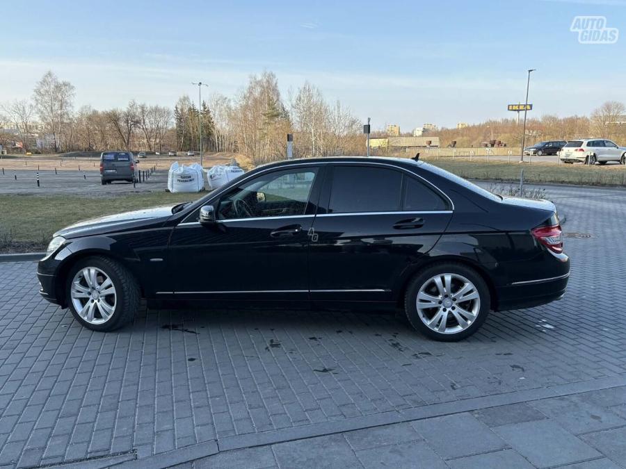 Black Mercedes-Benz c-220 2011 in Vilnius, with an engine capacity of 2.10 L and mileage of 313 thousand km for 5100 €, photo 3 on AUTOMOTO.COM.LV