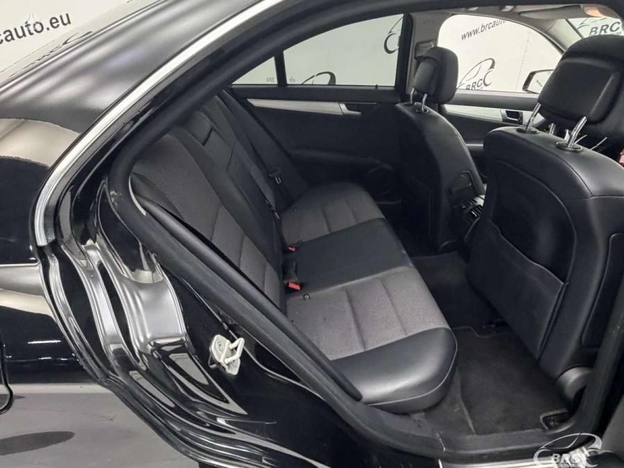 Black Mercedes-Benz c-220 2012 in Vilnius, with an engine capacity of 2.14 L and mileage of 225 thousand km for 5900 €, photo 12 on AUTOMOTO.COM.LV