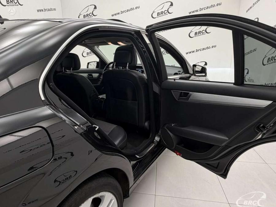 Black Mercedes-Benz c-220 2012 in Vilnius, with an engine capacity of 2.14 L and mileage of 225 thousand km for 5900 €, photo 14 on AUTOMOTO.COM.LV