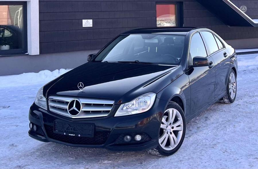 Melns Mercedes-Benz c-220 2012 Kauņa, ar dzinēja tilpumu 2.00 L un nobraukumu 255 tūkst. km par 6499 €, foto 2 vietnē AUTOMOTO.COM.LV