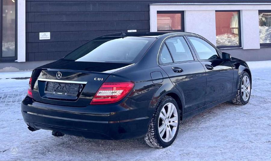 Melns Mercedes-Benz c-220 2012 Kauņa, ar dzinēja tilpumu 2.00 L un nobraukumu 255 tūkst. km par 6499 €, foto 3 vietnē AUTOMOTO.COM.LV