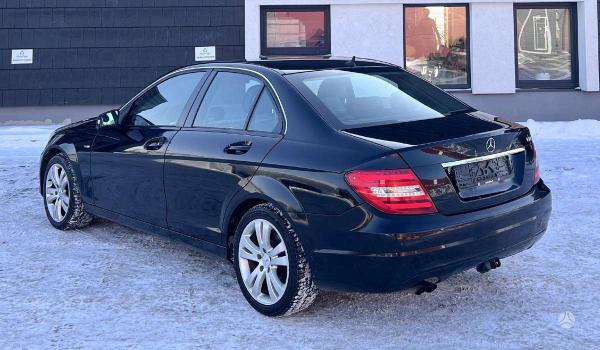 Melns Mercedes-Benz c-220 2012 Kauņa, ar dzinēja tilpumu 2.00 L un nobraukumu 255 tūkst. km par 6499 €, foto 4 vietnē AUTOMOTO.COM.LV