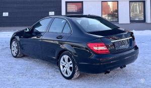 Melns Mercedes-Benz c-220 2012 Kauņa, ar dzinēja tilpumu 2.00 L un nobraukumu 255 tūkst. km par 6499 €, foto 4 vietnē AUTOMOTO.COM.LV