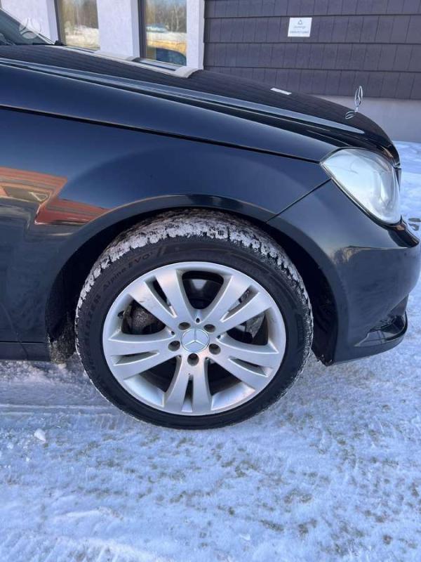 Melns Mercedes-Benz c-220 2012 Kauņa, ar dzinēja tilpumu 2.00 L un nobraukumu 255 tūkst. km par 6499 €, foto 5 vietnē AUTOMOTO.COM.LV