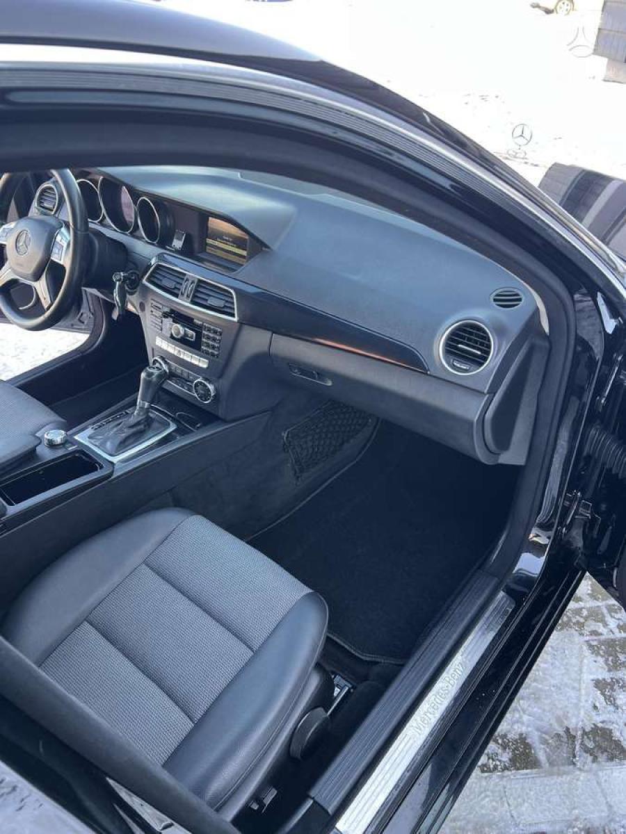 Melns Mercedes-Benz c-220 2012 Kauņa, ar dzinēja tilpumu 2.00 L un nobraukumu 255 tūkst. km par 6499 €, foto 9 vietnē AUTOMOTO.COM.LV