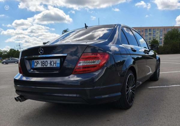 Melns Mercedes-Benz c-220 2012 Šauļi, ar dzinēja tilpumu 2.14 L un nobraukumu 267 tūkst. km par 7500 €, foto 4 vietnē AUTOMOTO.COM.LV