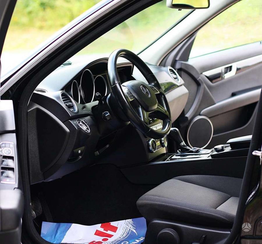 Melns Mercedes-Benz c-220 2012 Kretinga, ar dzinēja tilpumu 2.14 L un nobraukumu 330 tūkst. km par 5999 €, foto 23 vietnē AUTOMOTO.COM.LV