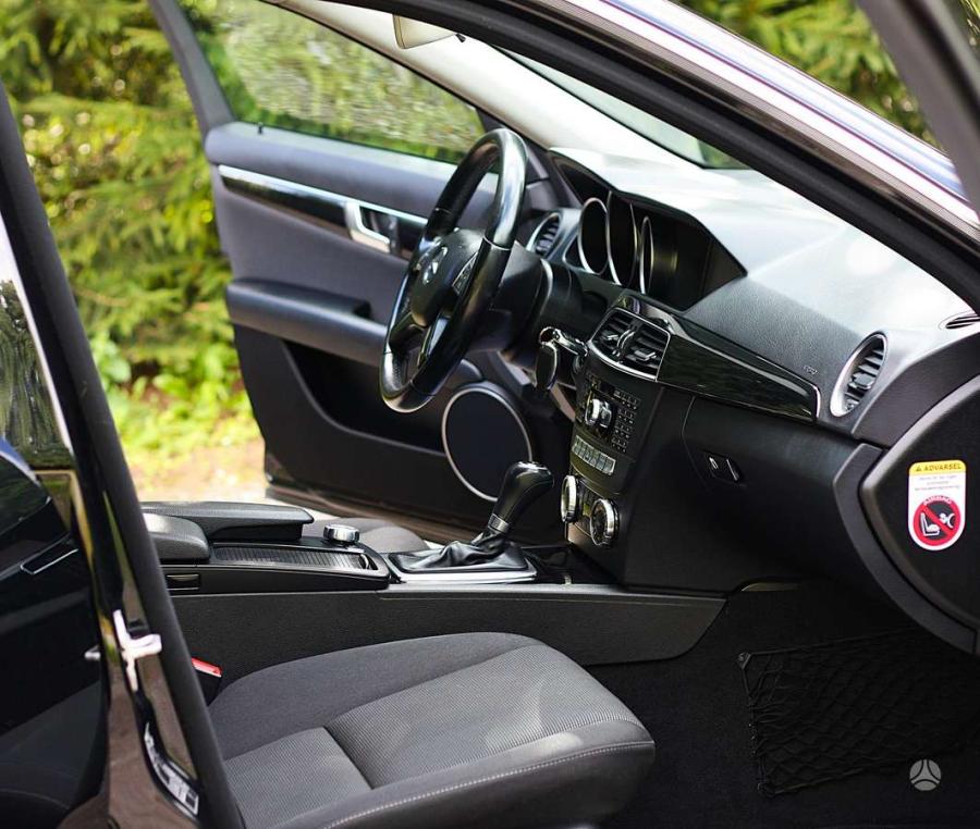 Melns Mercedes-Benz c-220 2012 Kretinga, ar dzinēja tilpumu 2.14 L un nobraukumu 330 tūkst. km par 5999 €, foto 36 vietnē AUTOMOTO.COM.LV
