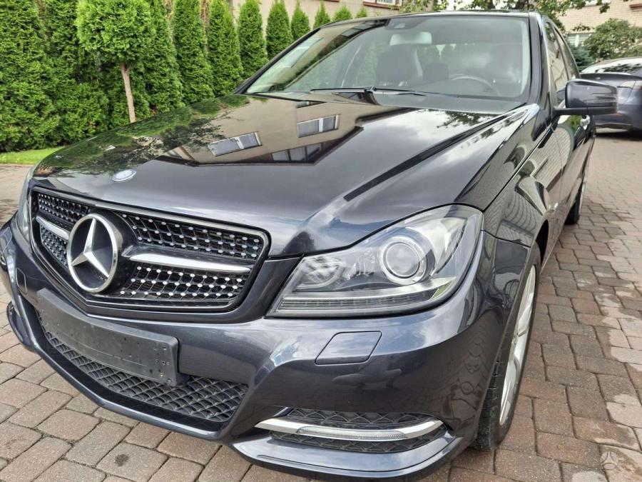 Melns Mercedes-Benz c-220 2012 Kauņa, ar dzinēja tilpumu 2.20 L un nobraukumu 284 tūkst. km par 6350 €, foto 1 vietnē AUTOMOTO.COM.LV