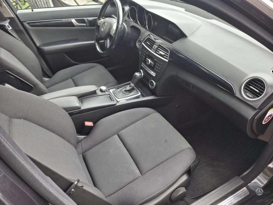 Melns Mercedes-Benz c-220 2012 Kauņa, ar dzinēja tilpumu 2.20 L un nobraukumu 284 tūkst. km par 6350 €, foto 10 vietnē AUTOMOTO.COM.LV