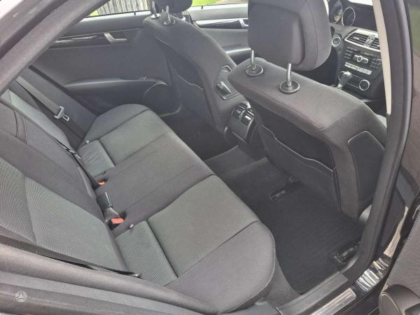 Melns Mercedes-Benz c-220 2012 Kauņa, ar dzinēja tilpumu 2.20 L un nobraukumu 284 tūkst. km par 6350 €, foto 9 vietnē AUTOMOTO.COM.LV