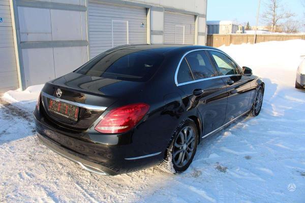 Black Mercedes-Benz c-220 2014 in Klaipeda, with an engine capacity of 2.14 L and mileage of 201 thousand km for 10900 €, photo 6 on AUTOMOTO.COM.LV