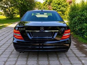 Черный Мерседес Ц 220 2014 в Клайпеда, объемом двигателя 2.14 л и пробегом 265 тыс. км за 5990 €, фото 3 на AUTOMOTO.COM.LV