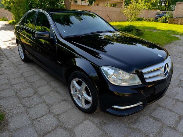 Black Mercedes-Benz c-220 2014 in Klaipeda, with an engine capacity of 2.14 L and mileage of 265 thousand km for 5990 €, photo 3 on AUTOMOTO.COM.LV