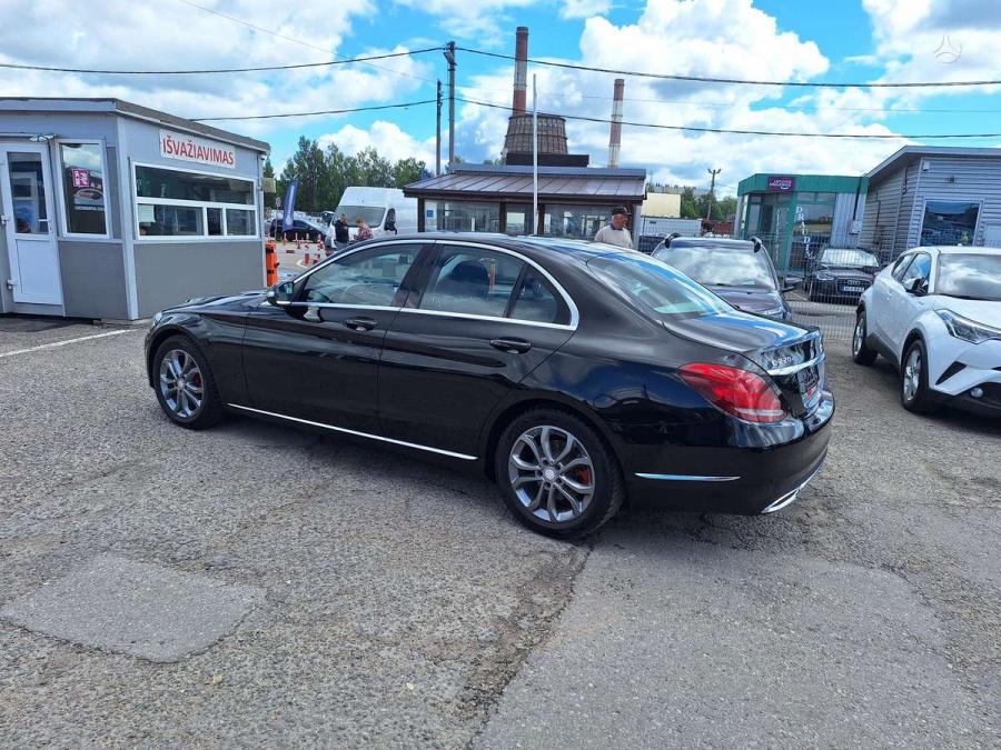 Black Mercedes-Benz c-220 2014 in Kaunas, with an engine capacity of 2.20 L and mileage of 235 thousand km for 12300 €, photo 5 on AUTOMOTO.COM.LV