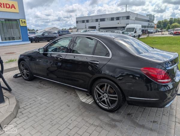Melns Mercedes-Benz c-220 2014 Klaipėda, ar dzinēja tilpumu 2.20 L un nobraukumu 155 tūkst. km par 14000 €, foto 3 vietnē AUTOMOTO.COM.LV