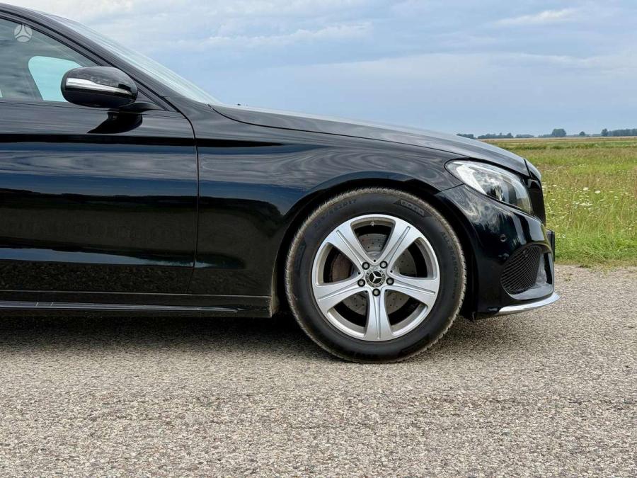 Black Mercedes-Benz c-220 2014 in Siauliai, with an engine capacity of 2.14 L and mileage of 216 thousand km for 13900 €, photo 8 on AUTOMOTO.COM.LV