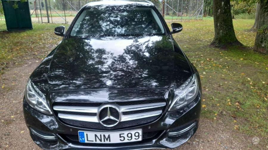 Black Mercedes-Benz c-220 2014 in Kaunas, with an engine capacity of 2.20 L and mileage of 341 thousand km for 11600 €, photo 4 on AUTOMOTO.COM.LV