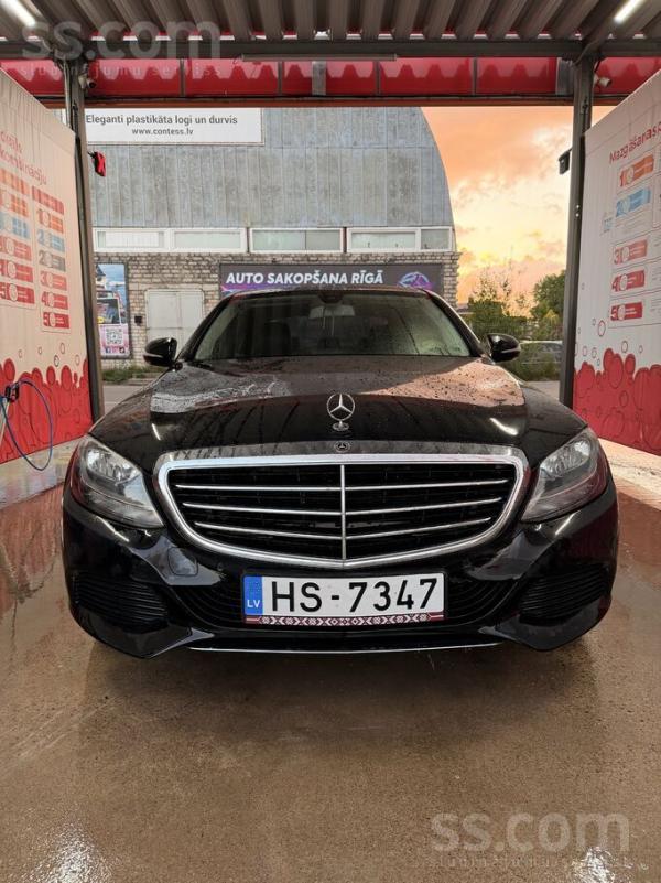 Черный Мерседес Ц 220 2015 в Рига, объемом двигателя 2.20 л и пробегом 261 тыс. км за 13500 €, фото 1 на AUTOMOTO.COM.LV