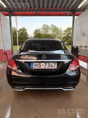 Black Mercedes-Benz c-220 2015 in Riga, with an engine capacity of 2.20 L and mileage of 261 thousand km for 13500 €, photo 3 on AUTOMOTO.COM.LV