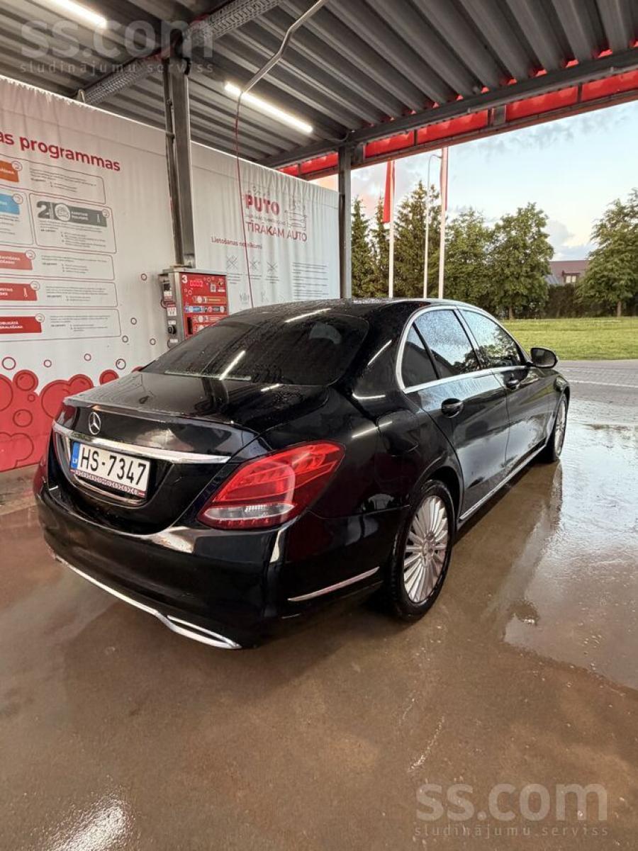 Black Mercedes-Benz c-220 2015 in Riga, with an engine capacity of 2.20 L and mileage of 261 thousand km for 13500 €, photo 6 on AUTOMOTO.COM.LV
