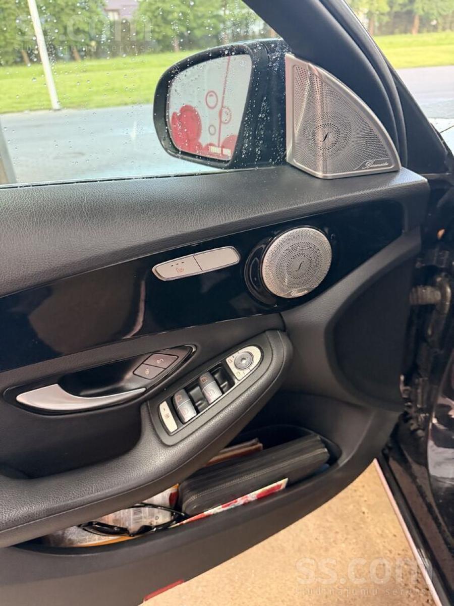Black Mercedes-Benz c-220 2015 in Riga, with an engine capacity of 2.20 L and mileage of 261 thousand km for 13500 €, photo 9 on AUTOMOTO.COM.LV