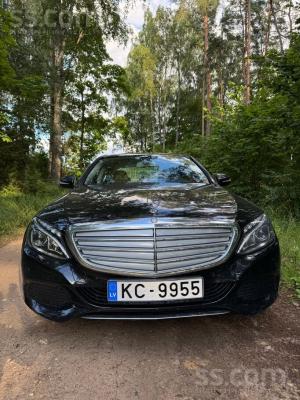Black Mercedes-Benz c-220 2015 in Ogre, with an engine capacity of 2.20 L and mileage of 239 thousand km for 15000 €, photo  on AUTOMOTO.COM.LV