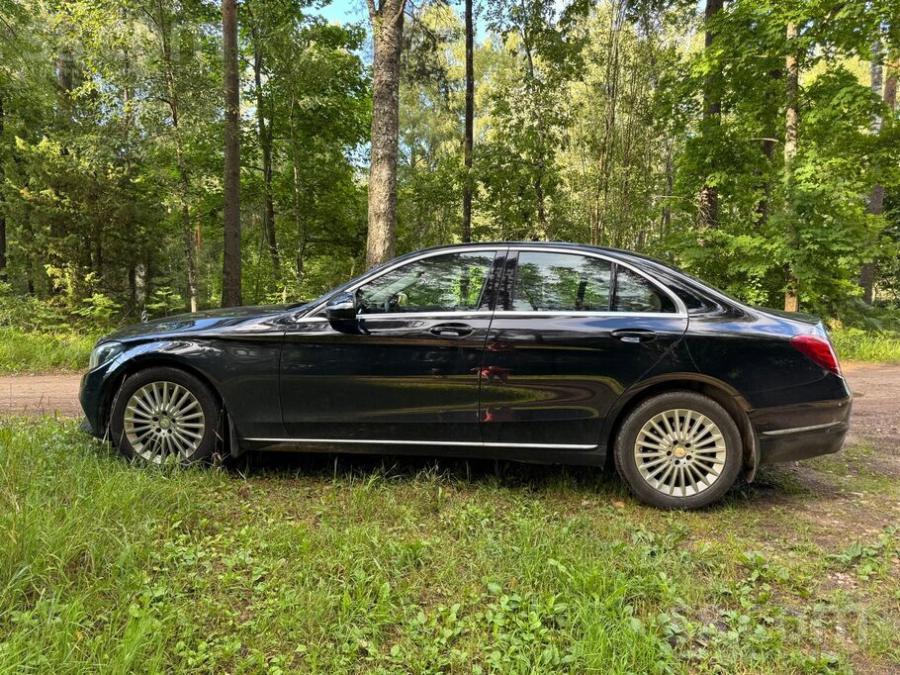 Black Mercedes-Benz c-220 2015 in Ogre, with an engine capacity of 2.20 L and mileage of 239 thousand km for 15000 €, photo 4 on AUTOMOTO.COM.LV