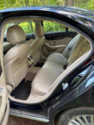 Black Mercedes-Benz c-220 2015 in Ogre, with an engine capacity of 2.20 L and mileage of 239 thousand km for 15000 €, photo 9 on AUTOMOTO.COM.LV