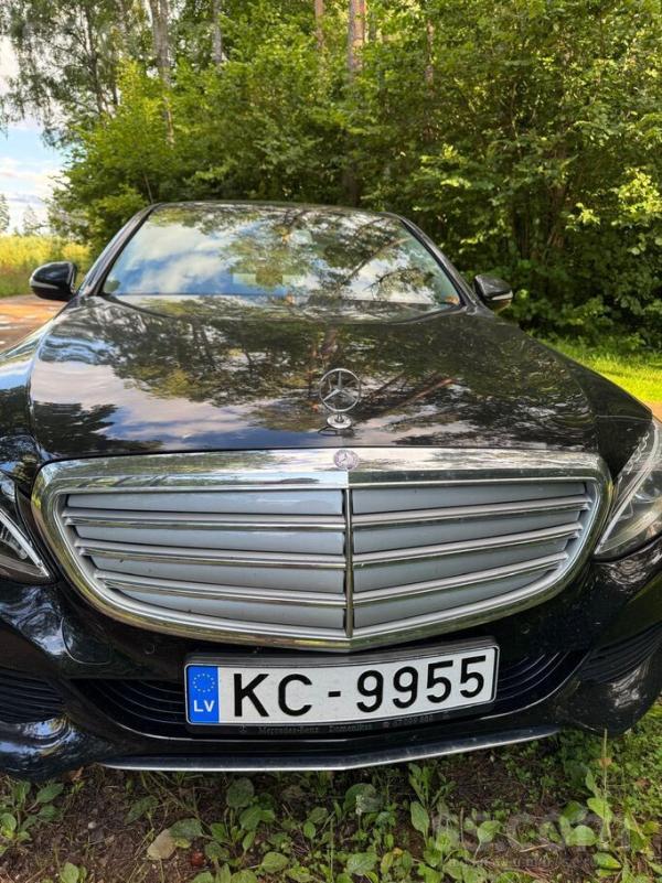 Black Mercedes-Benz c-220 2015 in Ogre, with an engine capacity of 2.20 L and mileage of 239 thousand km for 13950 €, photo 3 on AUTOMOTO.COM.LV