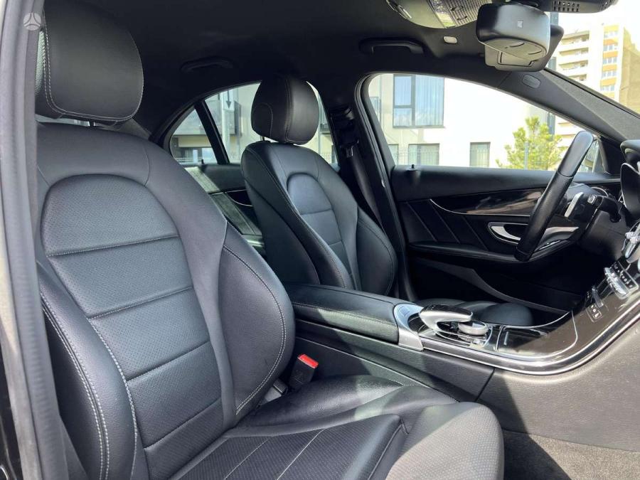 Black Mercedes-Benz c-220 2017 in Kaunas, with an engine capacity of 2.00 L and mileage of 242 thousand km for 15250 €, photo 26 on AUTOMOTO.COM.LV