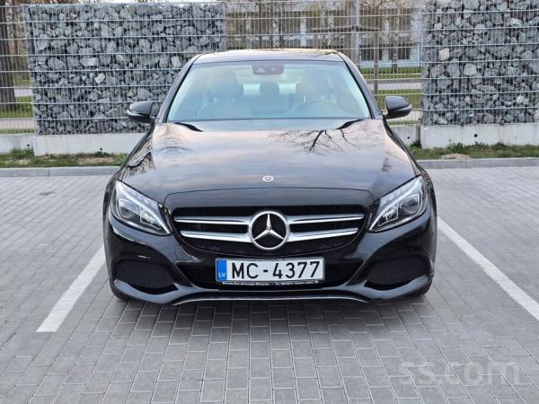 Black Mercedes-Benz c-220 2017 in Riga, with an engine capacity of 2.20 L and mileage of 118 thousand km for 18900 €, photo 2 on AUTOMOTO.COM.LV
