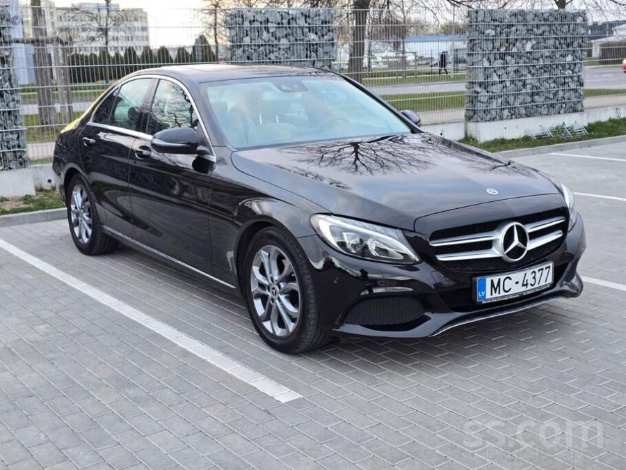 Black Mercedes-Benz c-220 2017 in Riga, with an engine capacity of 2.20 L and mileage of 118 thousand km for 18900 €, photo 4 on AUTOMOTO.COM.LV