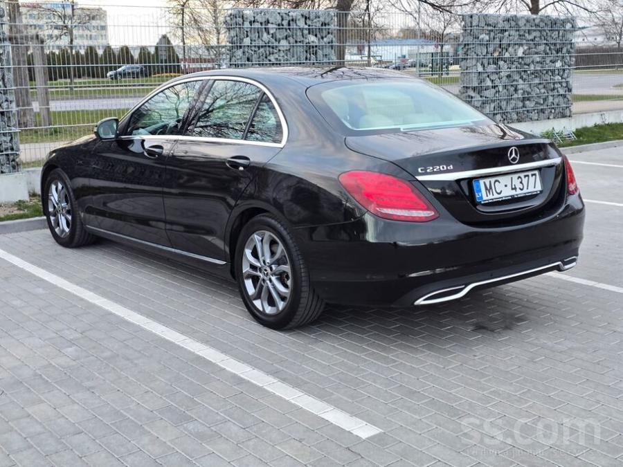 Black Mercedes-Benz c-220 2017 in Riga, with an engine capacity of 2.20 L and mileage of 118 thousand km for 18900 €, photo 5 on AUTOMOTO.COM.LV