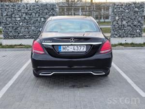 Black Mercedes-Benz c-220 2017 in Riga, with an engine capacity of 2.20 L and mileage of 118 thousand km for 18900 €, photo 6 on AUTOMOTO.COM.LV